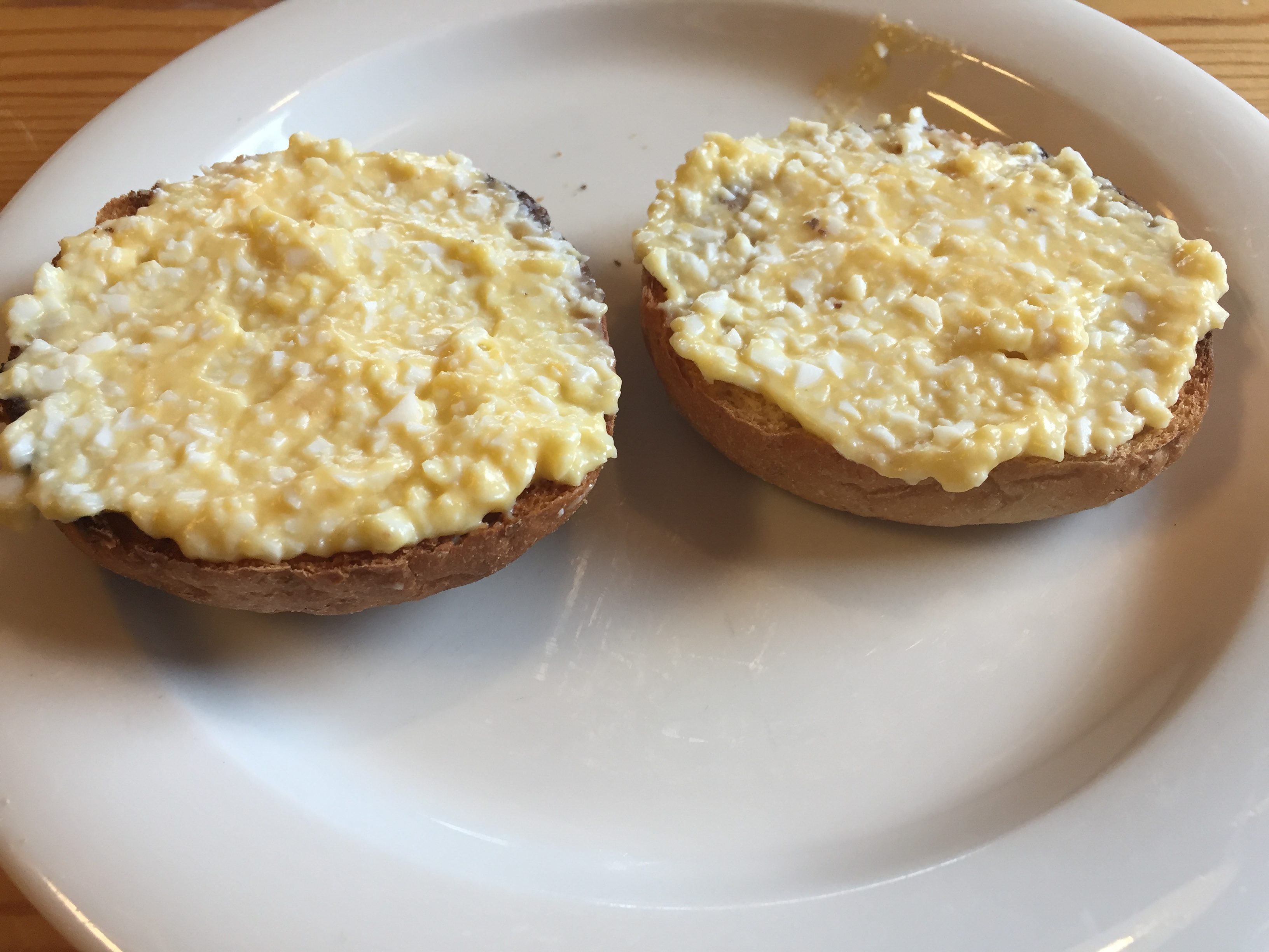 Munavoi eilen keitetystä kananmunasta – Ruokaideat